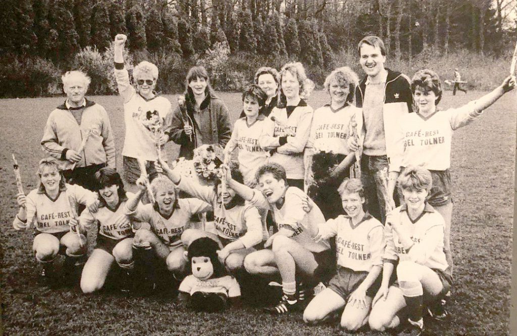 Vries.nu » 90 Jaar VAKO Voetbal: de foto met Erik Lubbers